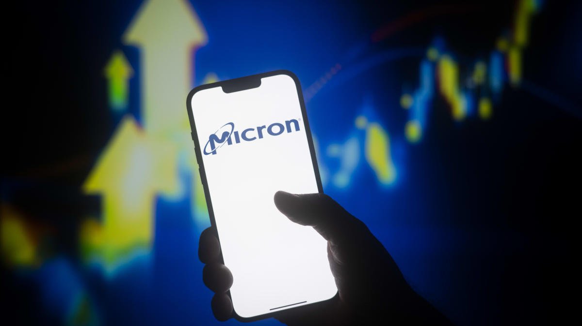 Chip Stocks Soar: Micron's Stellar Q4 Earnings Beat and Upbeat Q1 ...